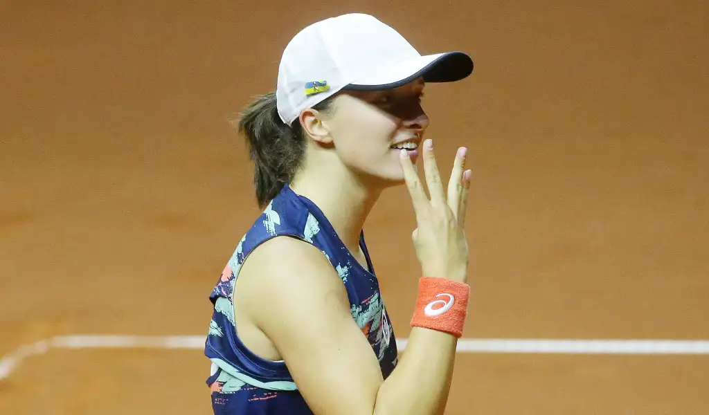 Iga Swiatek's book club: World No 1 shows readers are leaders