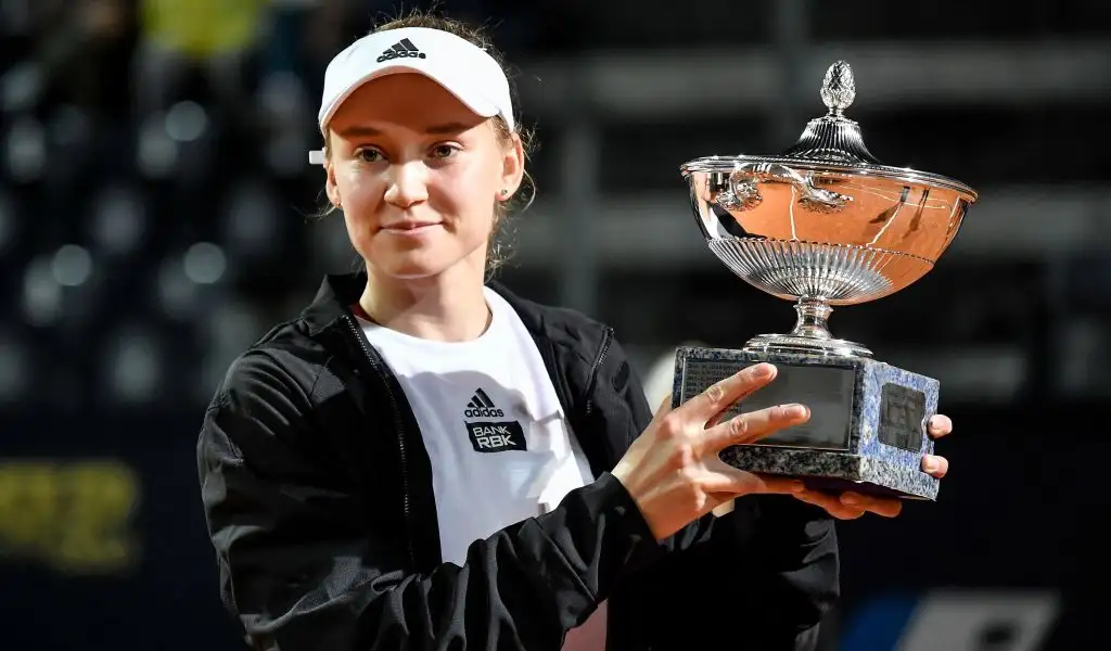 Elena Rybakina wins Italian Open amid farcical late night scenes in Rome
