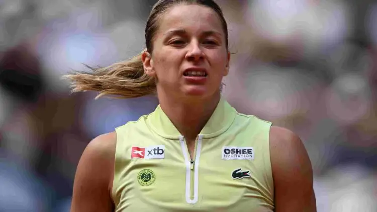 Roland Garros: Chris Evert provides 'excuse' for Maja Chwalinska's ...