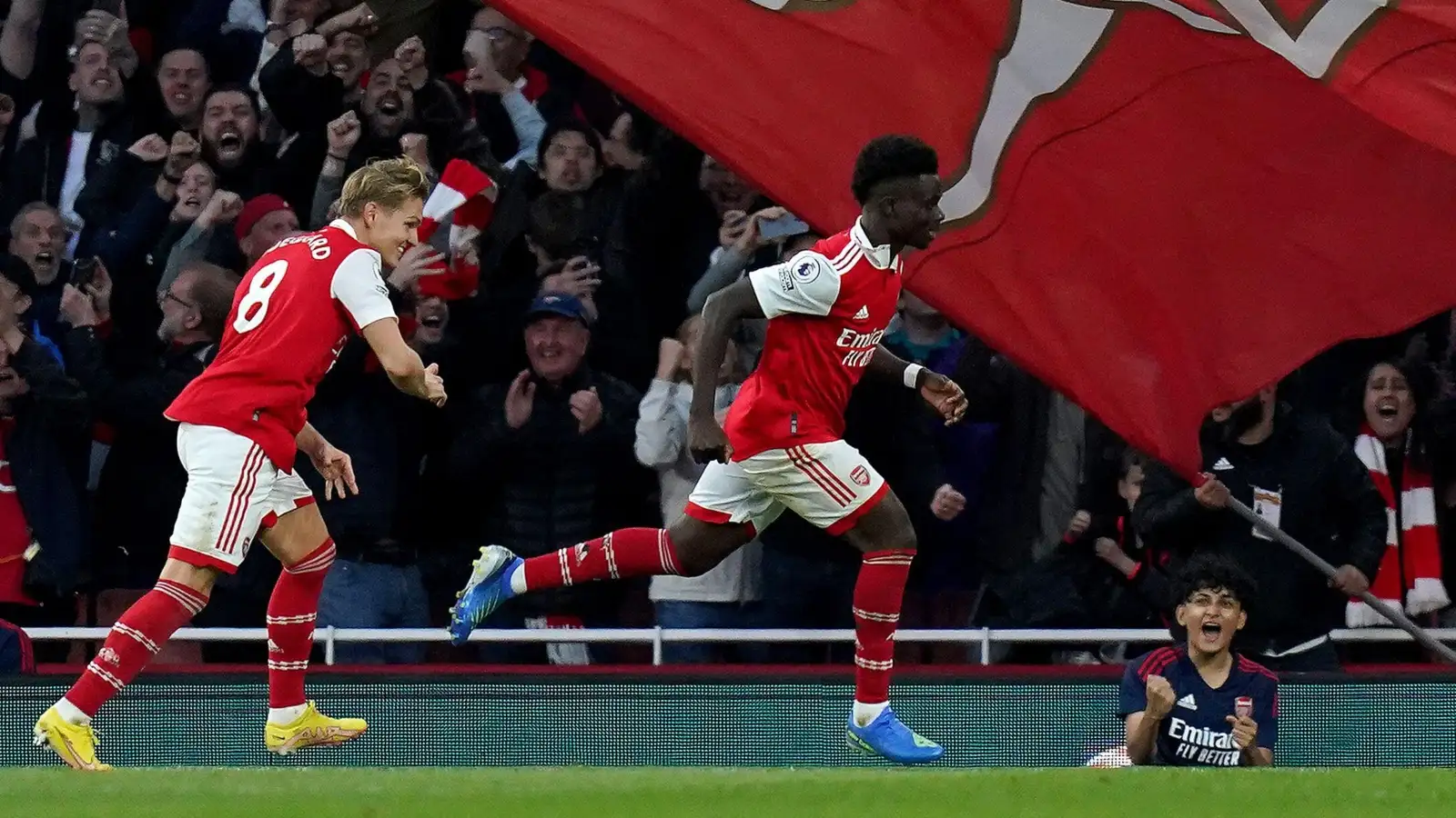 Arsenal 3-2 Liverpool: Saka double wins it for the Gunners in hectic ...