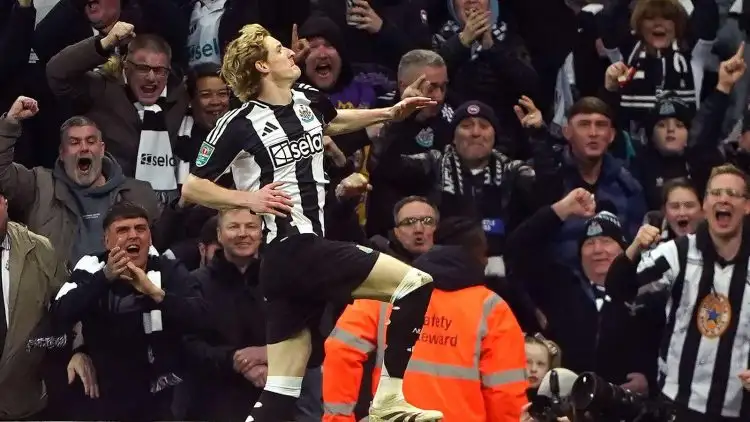 Anthony Gordon drops cheeky 'stay humble' in interview after Newcastle ...